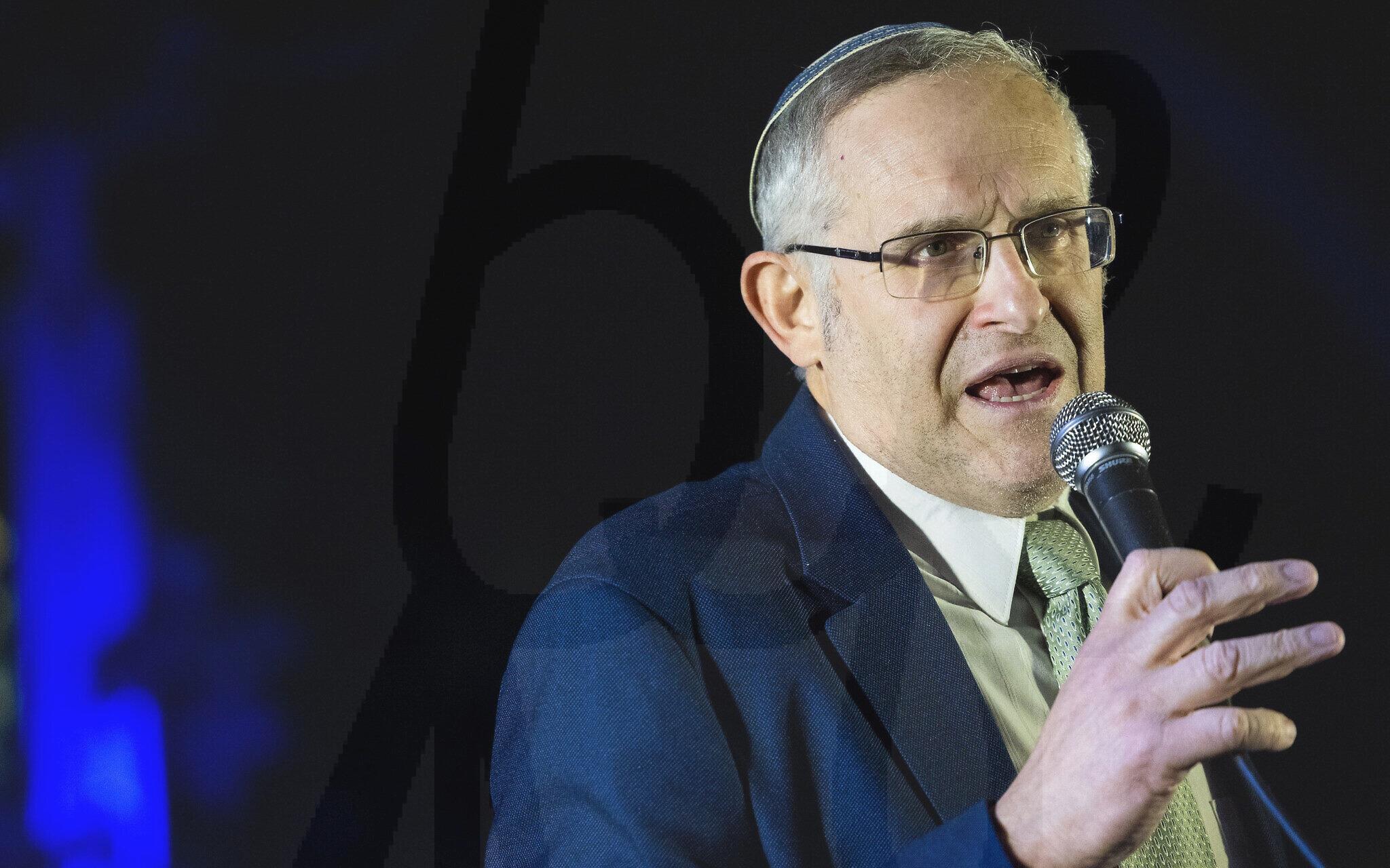 Rabbi Mosheh Lichtenstein - Blue Fringes - Techeiles - Tekhelet ...