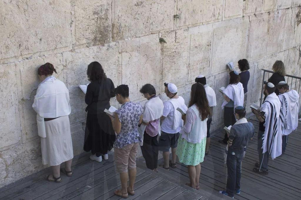 Textiles of the World: Tekhelet meirathebear April 19, 2021 - Blue ...